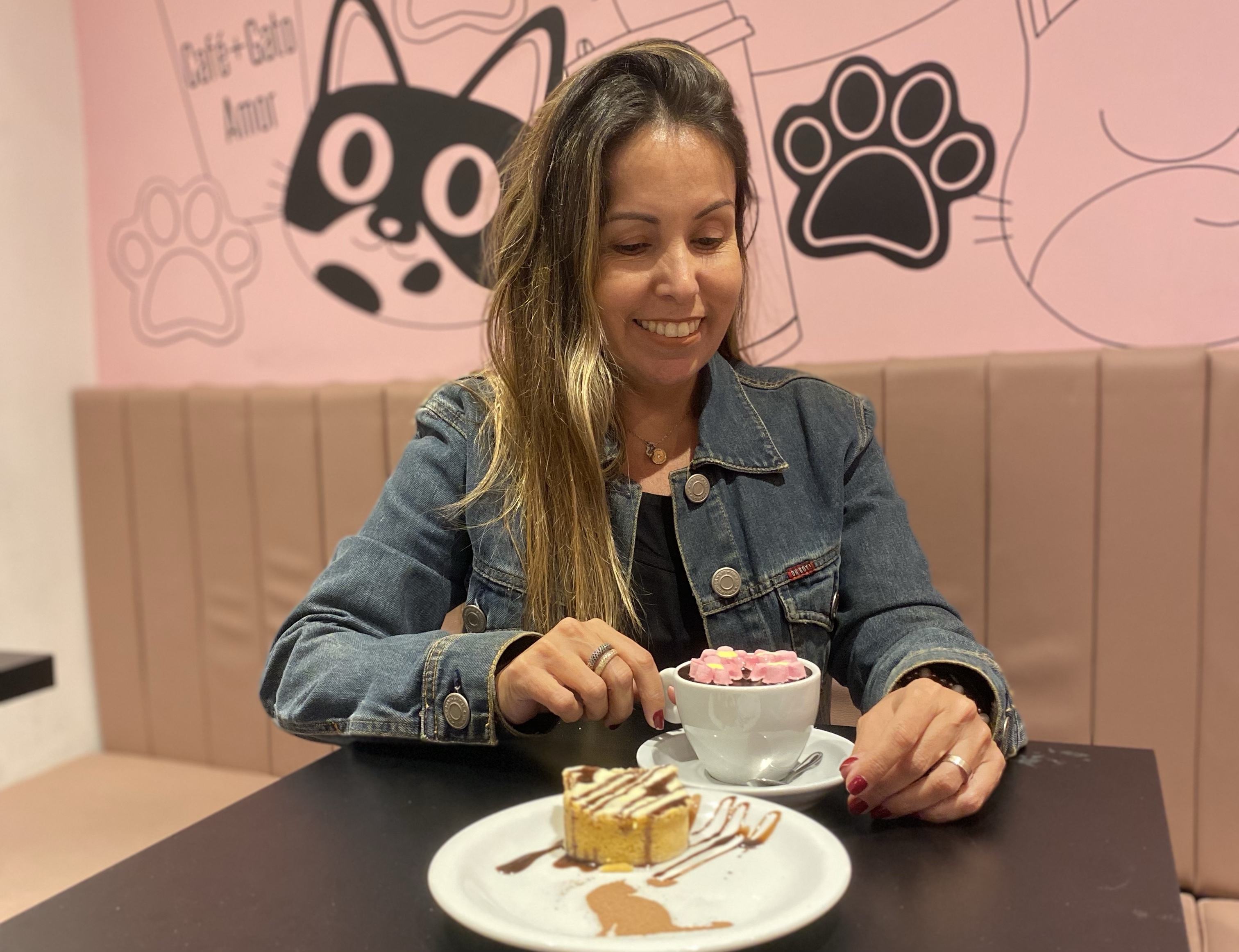 Gato Café oferece menu temático e espaço especial para a relação entre ...